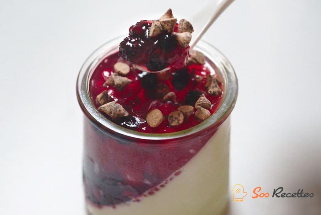 Verrine de panna cotta cranberry et fruits rouges sans gélatine - Sos ...