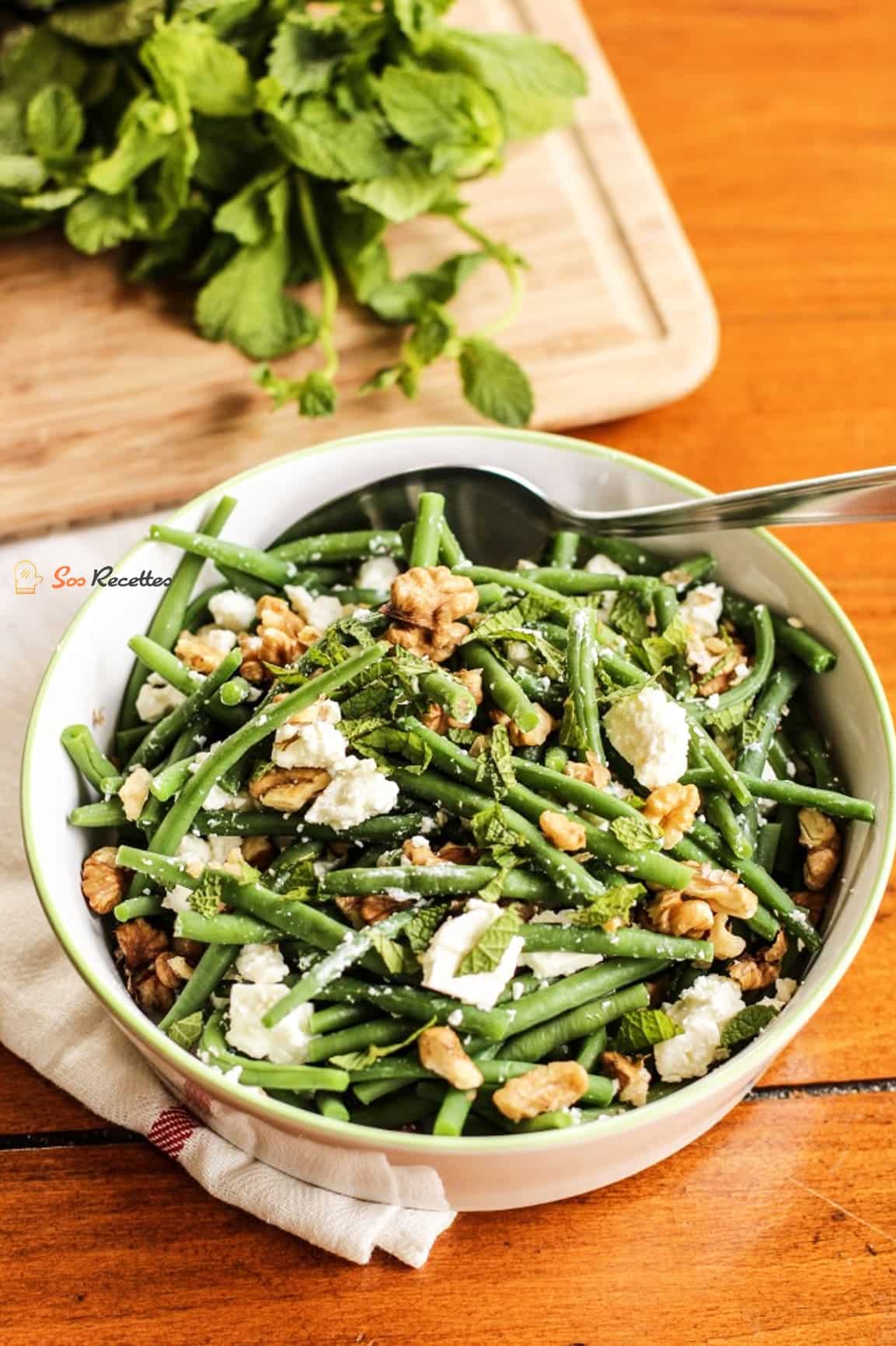 Salade de haricots verts à la feta, menthe et noix - Sos Recette